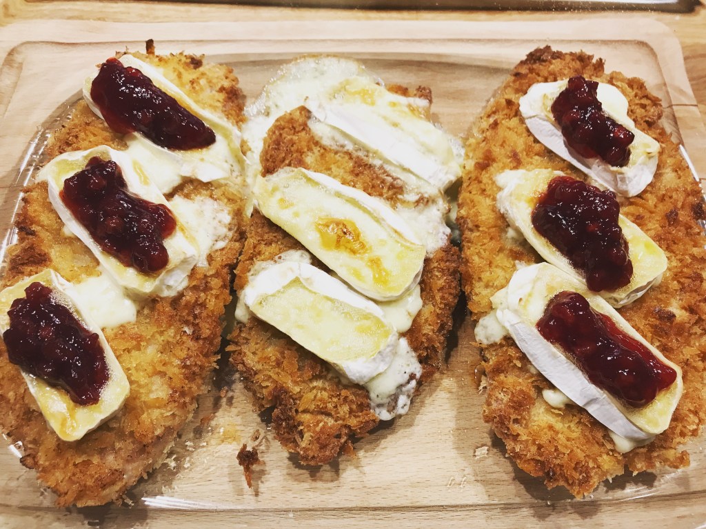 Camembert-Schnitzel mit Preiselbeeren – GUT-ESSER